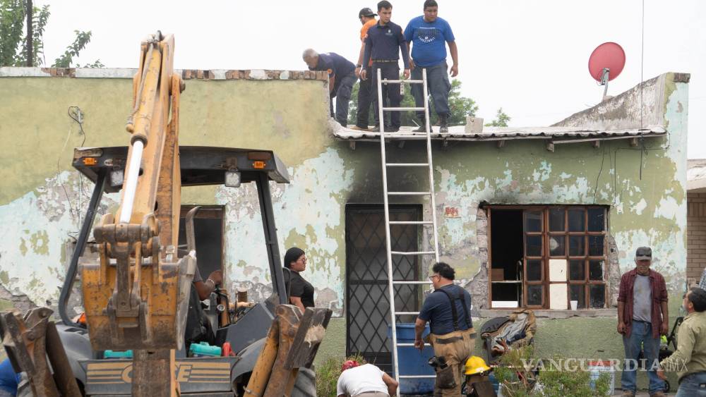 Atienden incendio Bomberos y Protección Civil de Sabinas