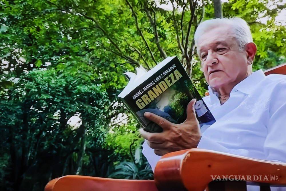 Libro de AMLO, ‘Grandeza’, llegó al Senado; sería regalo de Adán ...
