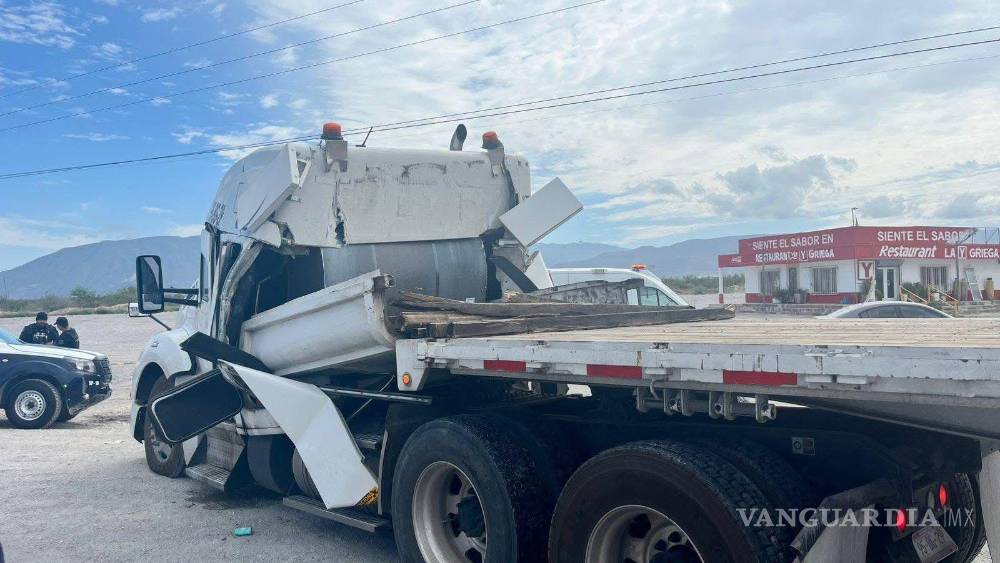 Muere tráilero al desprenderse rollo de acero y destruir cabina en la ...