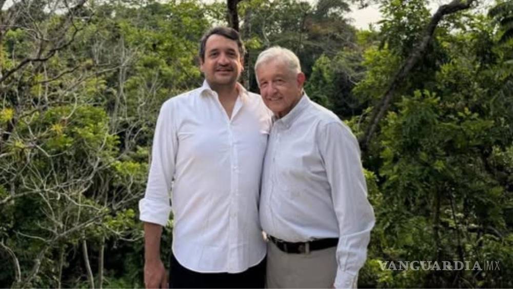 ‘Soy hijo de quienes aman’: AMLO reaparece en foto con ‘Andy’ López Beltrán