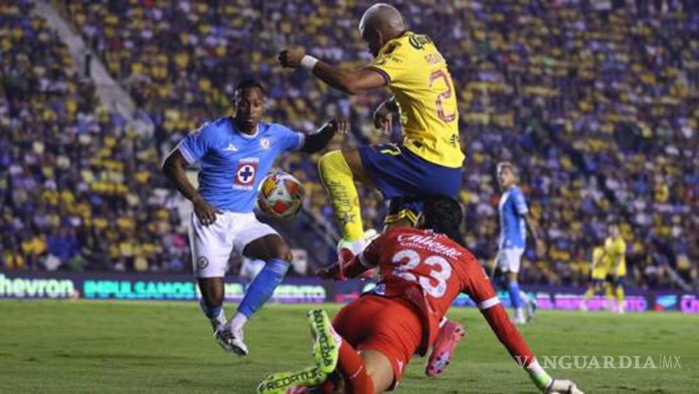 América vs Cruz Azul: No se hagan bolas, sí fue penalti de Kevin Mier