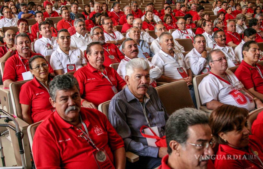 Celebran cuatro décadas de egresar del Ateneo Fuente