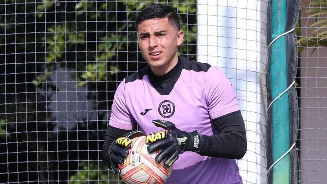 Castigo ejemplar: Cruz Azul da de baja a Misael Corona por golpear a un ...