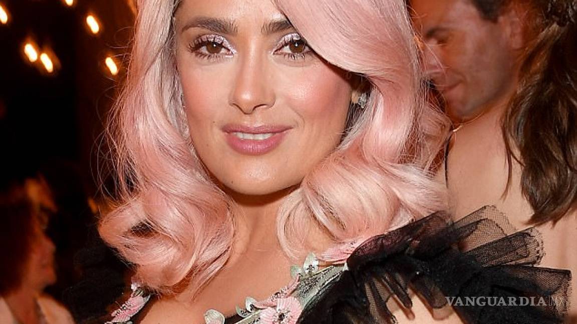 ¡Así se lleva el cabello rosa!