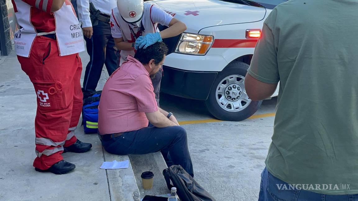 Saltillo: distraído conductor se impacta contra semáforo y termina con ...