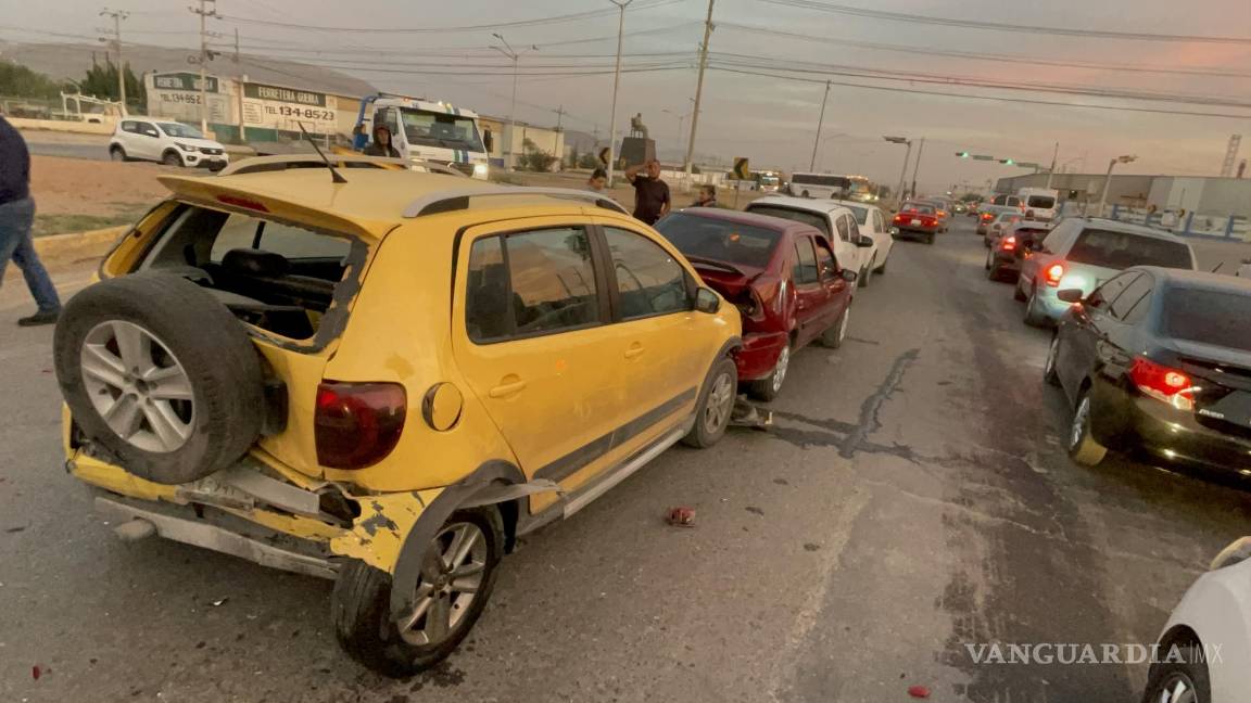 Distraído joven provoca accidente por alcance mientras se dirigía a ...