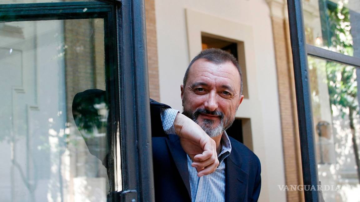 Pérez Reverte elige 11 barcos en exposición sobre la historia naval