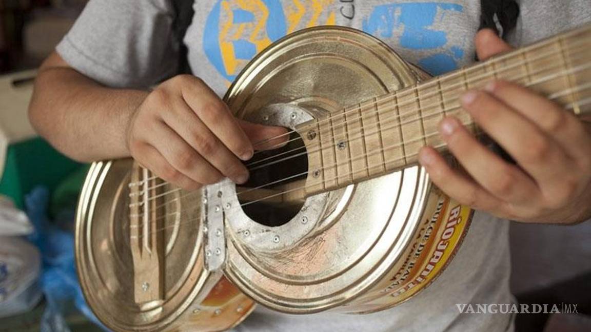 Los niños que crean música con basura reciclada