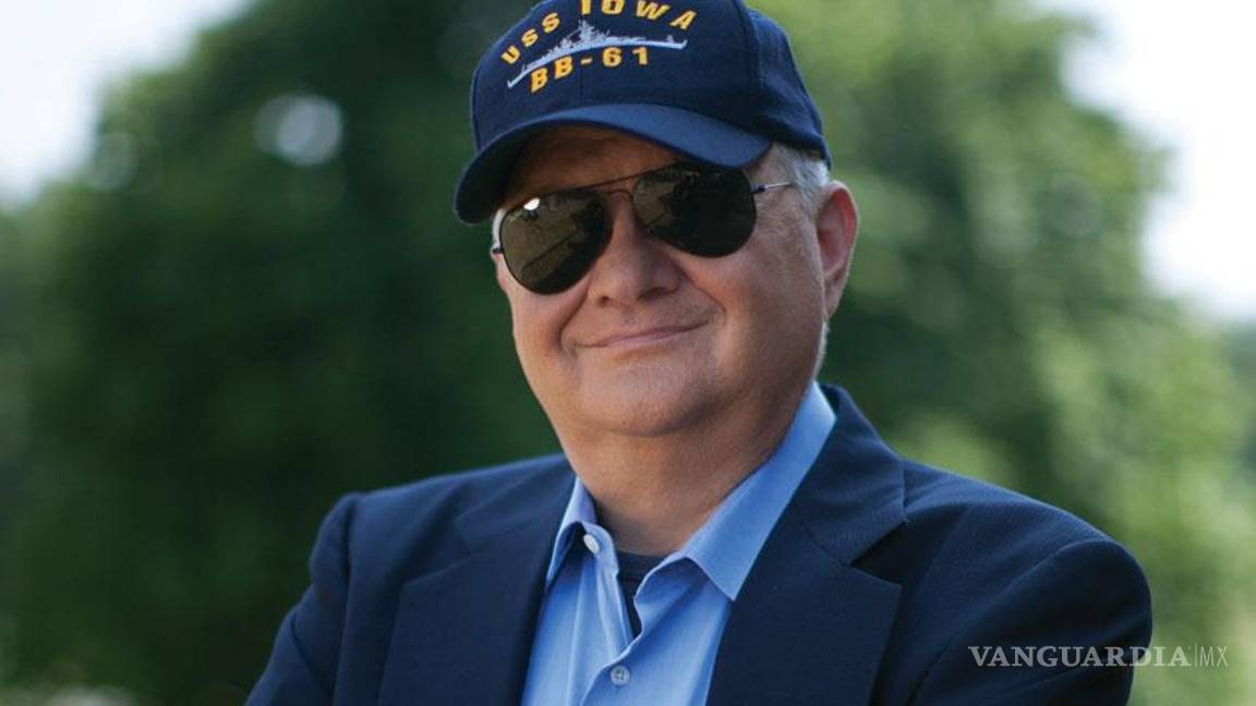 Lamentan muerte del escritor Tom Clancy