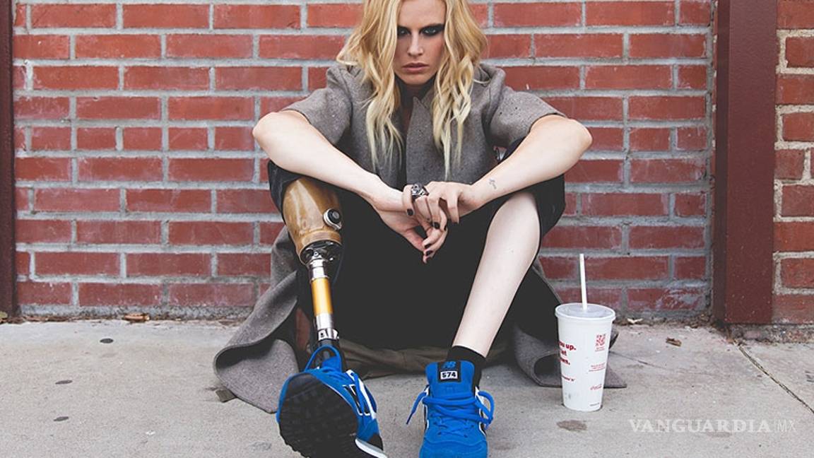 Modelo habla sobre pierna amputada tras uso de tampón