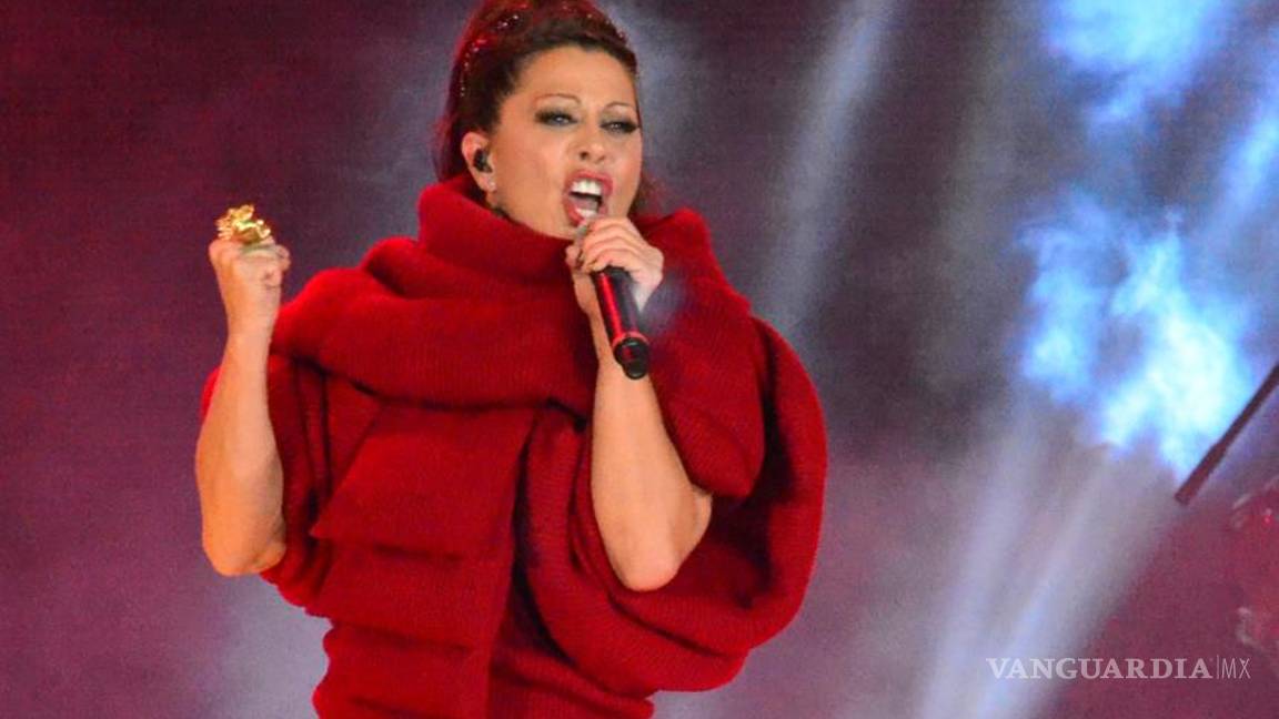 La Guzmán prende a sus fans en Los Angeles