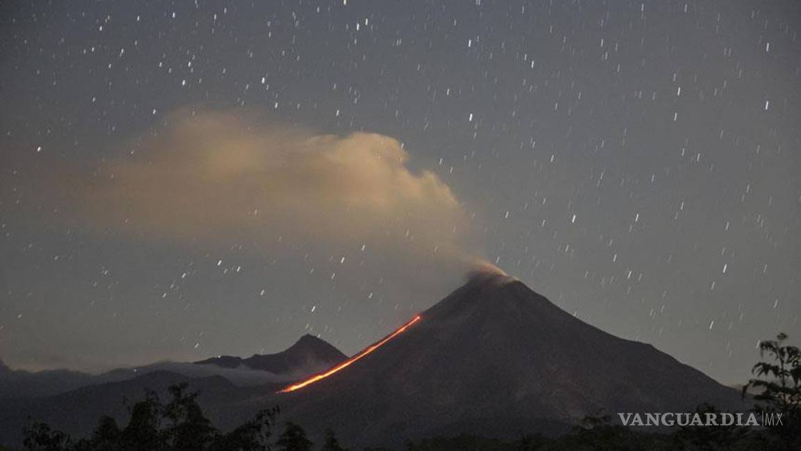 Reportan explosión en volcán de Colima