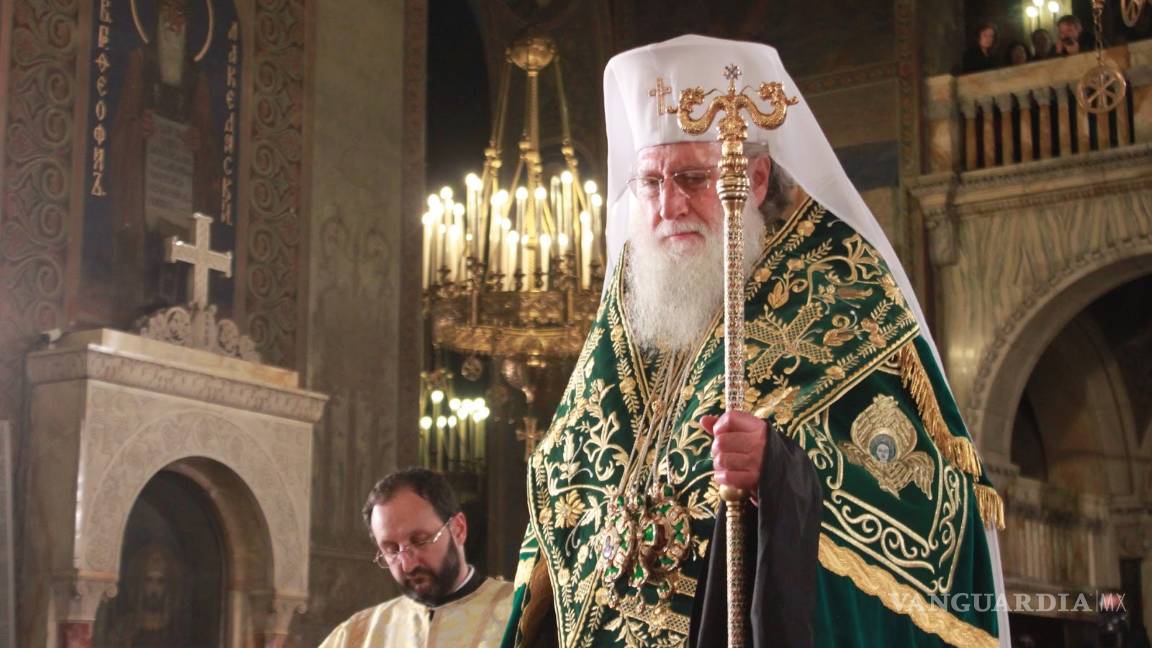 Por primera vez Karekin II, máximo líder de la Iglesia Apostólica ...