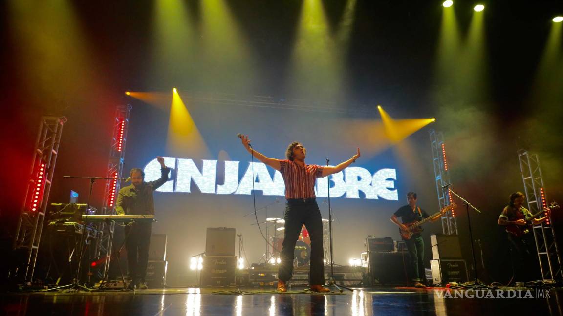 La banda mexicana Enjambre pone a bailar al Teatro de la Ciudad de Saltillo