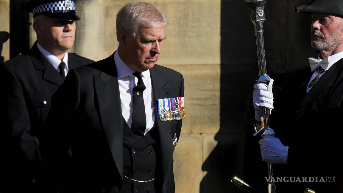 Príncipes Enrique y Andrés no podrán llevar uniforme militar en el funeral de la la reina Isabel II