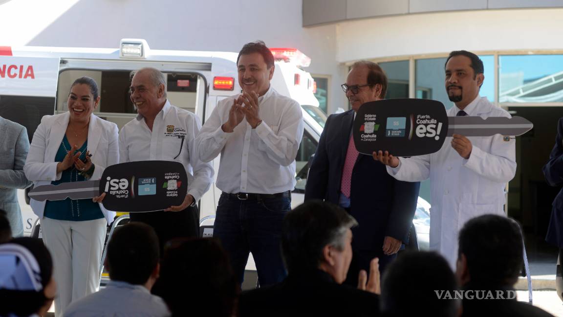 Entregan ambulancias nuevas en el Hospital General de Saltillo