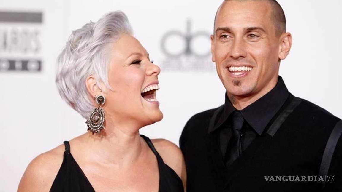 Pink comparte el éxito con su esposo