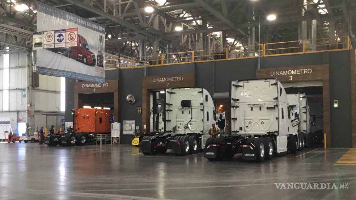 Daimler Truck, sin problemas para transportar sus unidades nuevas