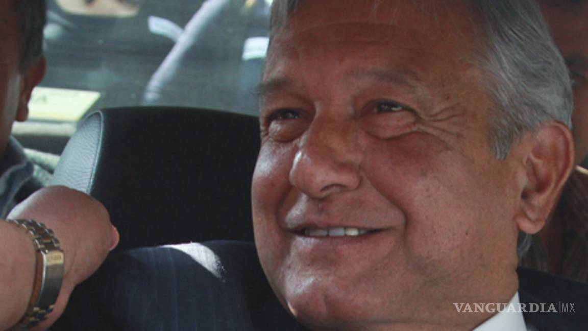 AMLO, emoción y lágrimas ante estudiantes