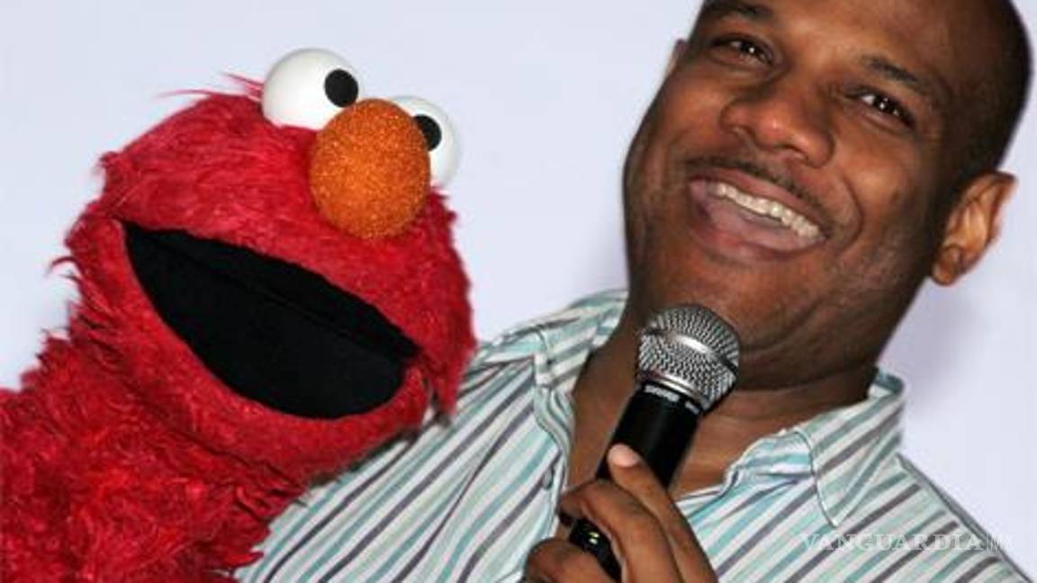La "voz" de Elmo paga 125 md al joven que lo acusó