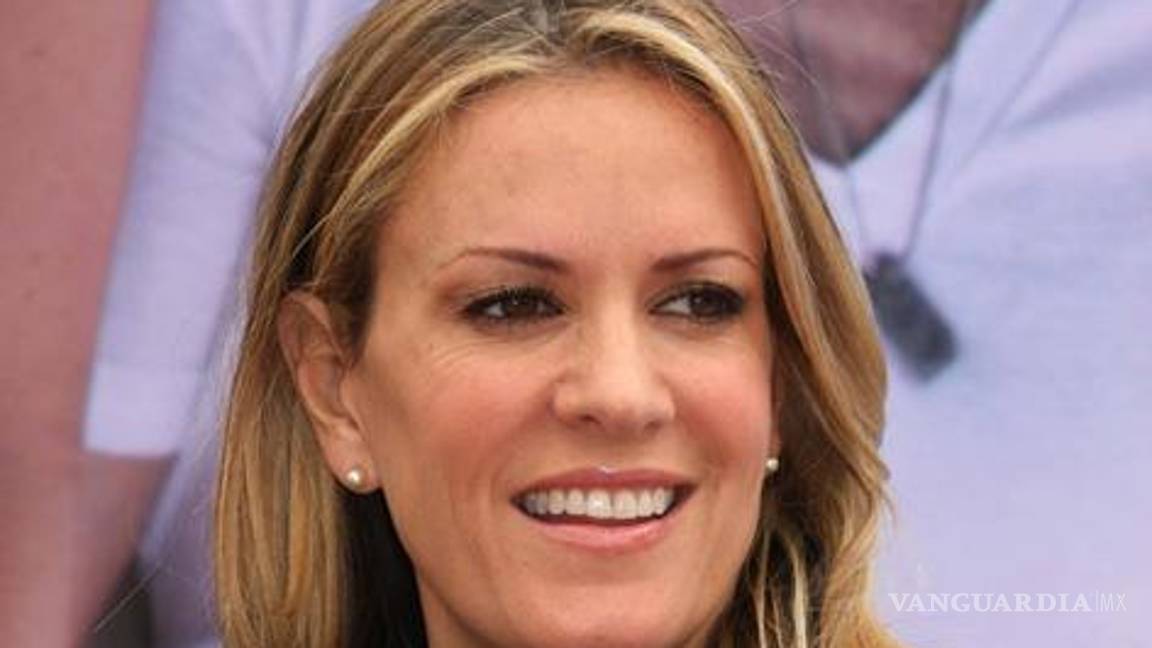 Rebecca de Alba abre su venta anual benéfica