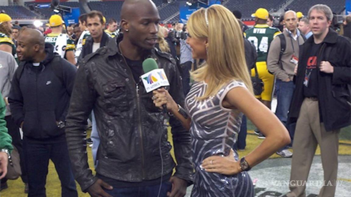 Inés Sainz paraliza al Media Day del Super Bowl XLV