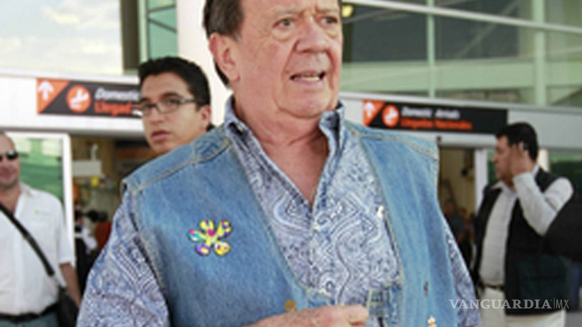 Emotivo homenaje recibe Chabelo