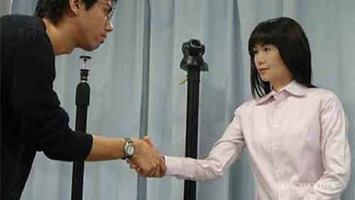 Humanos se enamorarán de los androides: Científico japonés