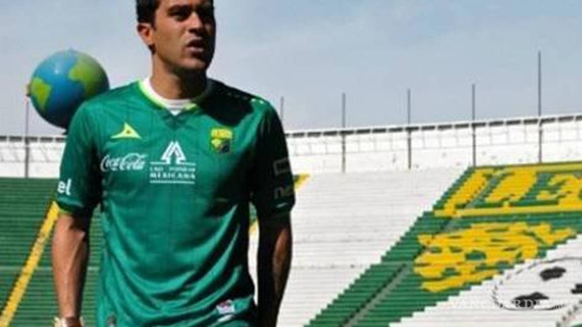 Nery, presentado con León