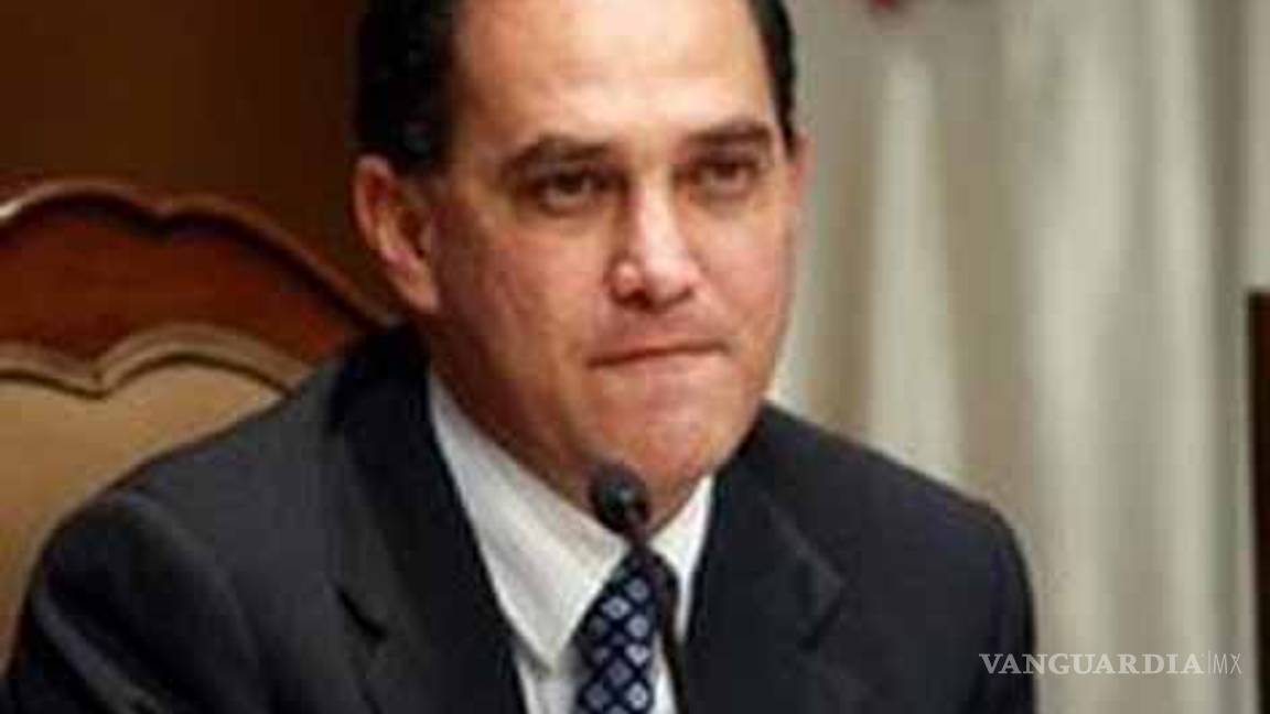 Pide Larrazabal ser juzgado como funcionario y no por su familia