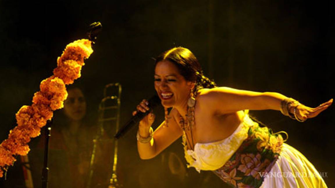 Lila Downs llena de encanto el Auditorio Nacional