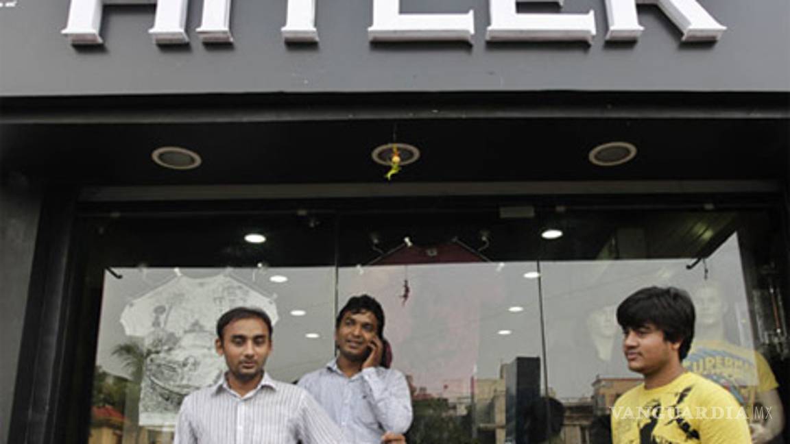 Causa polémica tienda llamada Hitler