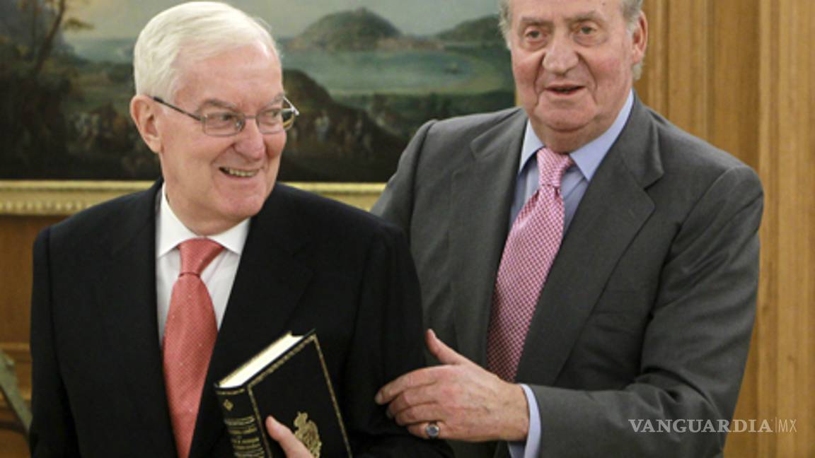 Rey Juan Carlos reconoce a García de la Concha por su 'gigantesca' labor