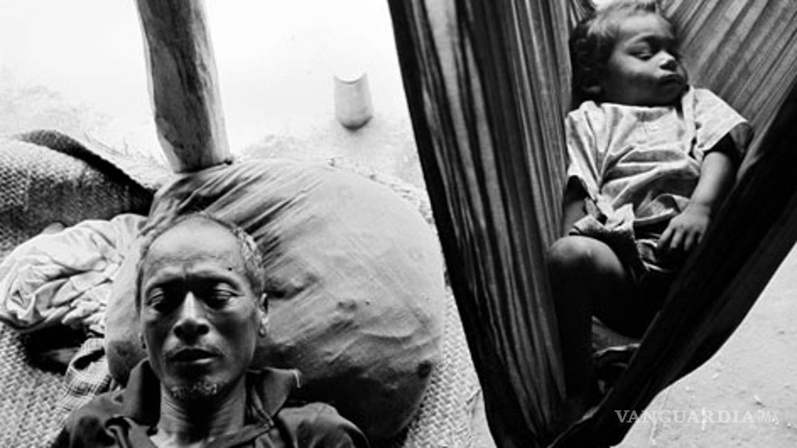 Exhibe Greg Constantine los rostros de la "Gente de ninguna parte"