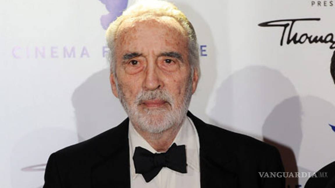 Christopher Lee sigue enseñando los colmillos a los 90