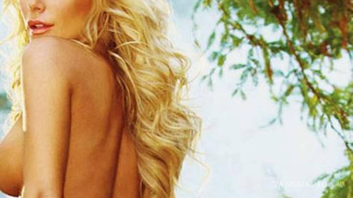 Hefner, el fundador de Playboy, se casa con "conejita"