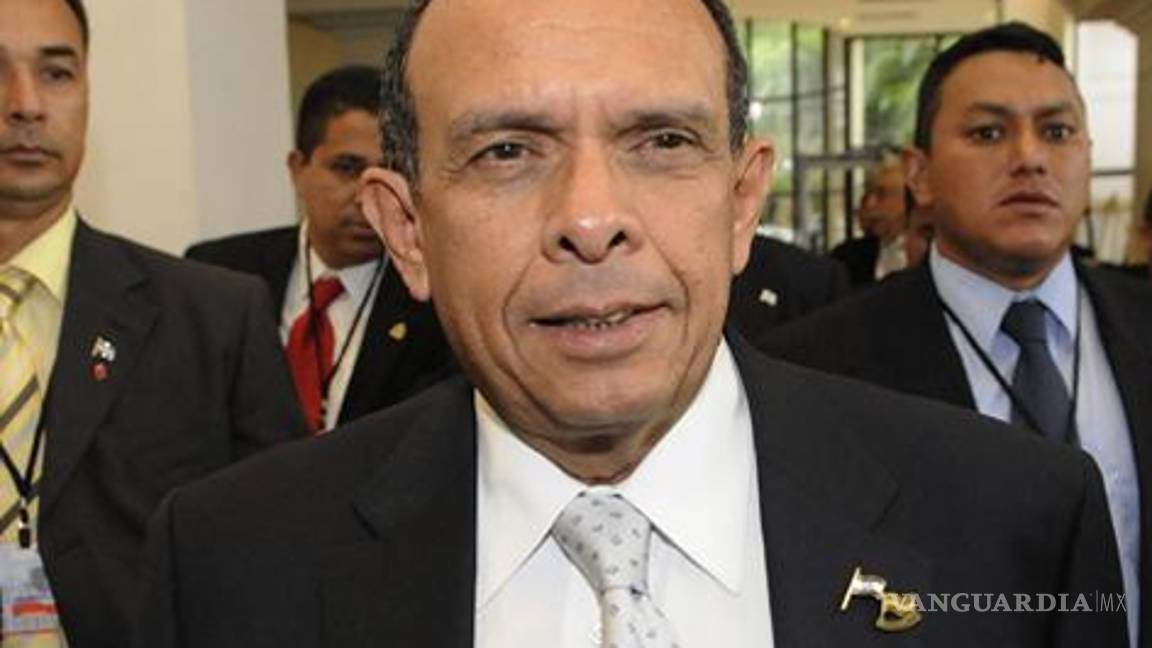 Porfirio Lobo viaja a México