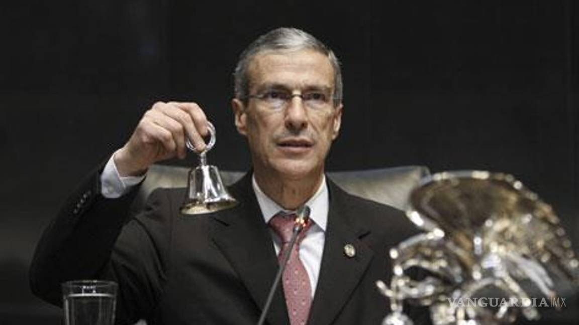 Morfín llama a frenar y regular deuda de estados