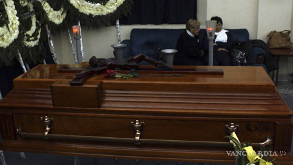 Irrumpen en funeraria de Sinaloa; levantan a tres