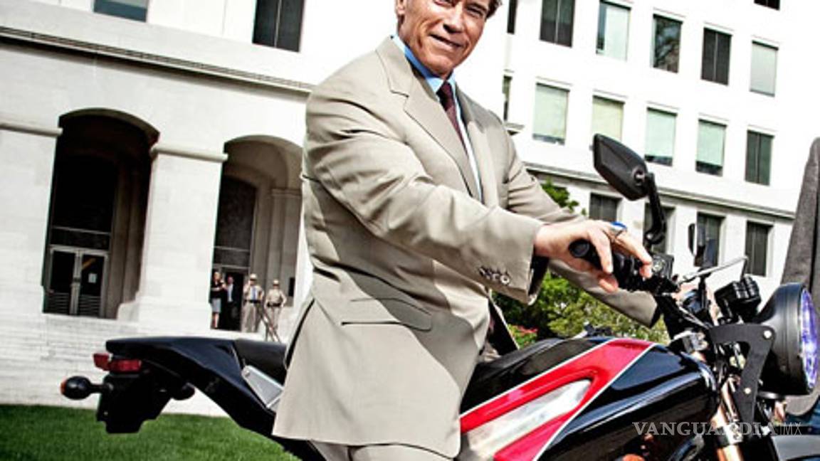 Schwarzenegger está de vuelta como The Governator (video)