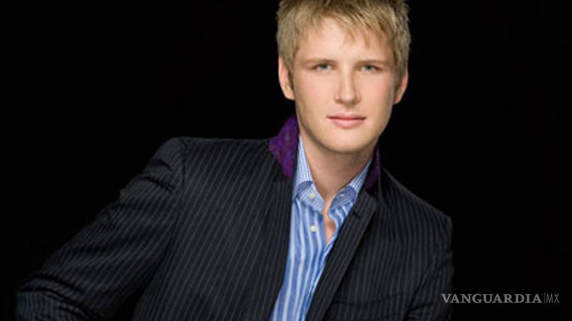 Presenta Alexander Acha nuevo disco en concierto y firma de autógrafos