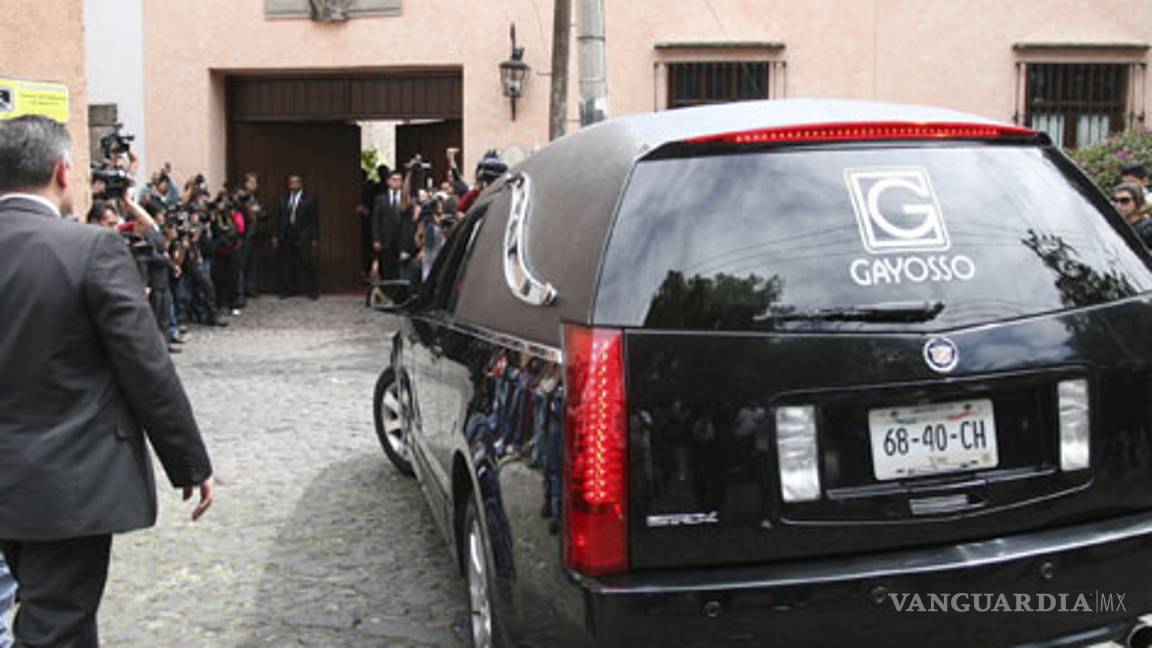 Arriba cortejo fúnebre de Miguel de la Madrid a Palacio Nacional