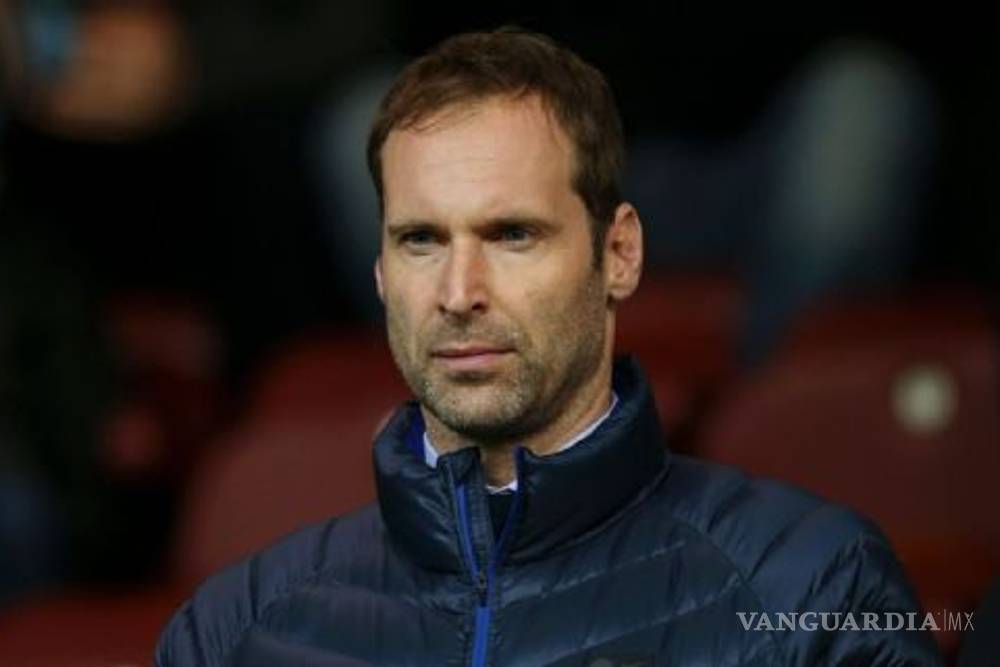 Chelsea saca del retiro a Peter Cech para la Premier