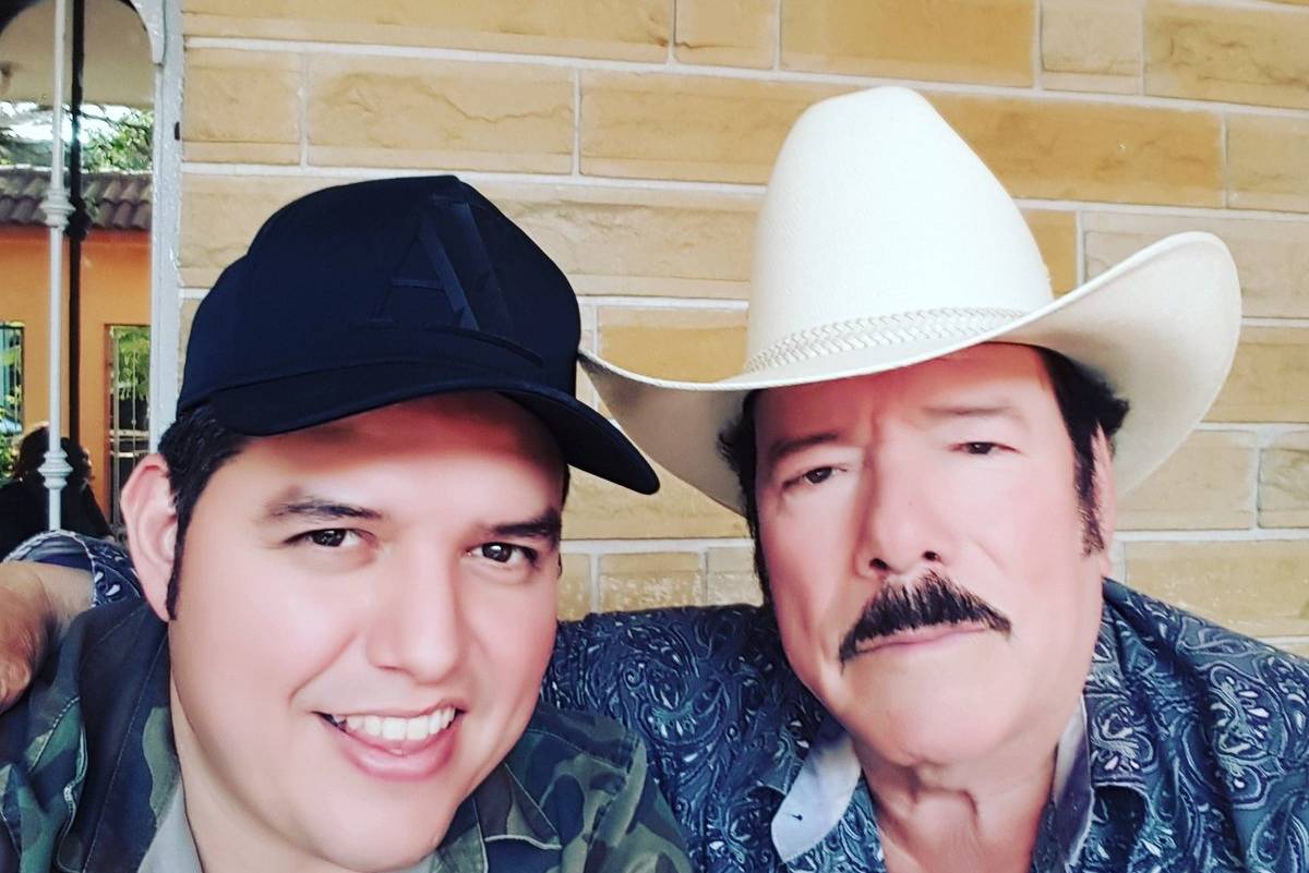 ‘La salud de mi padre se encuentra estable’: Lalo Mora Jr (Video)