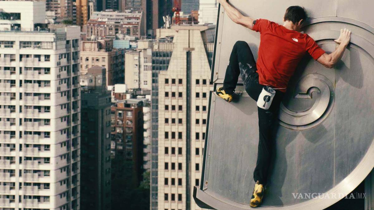 Alex Honnold subió sin cuerdas el Taipei 101 de 508 metros... y Netflix ...