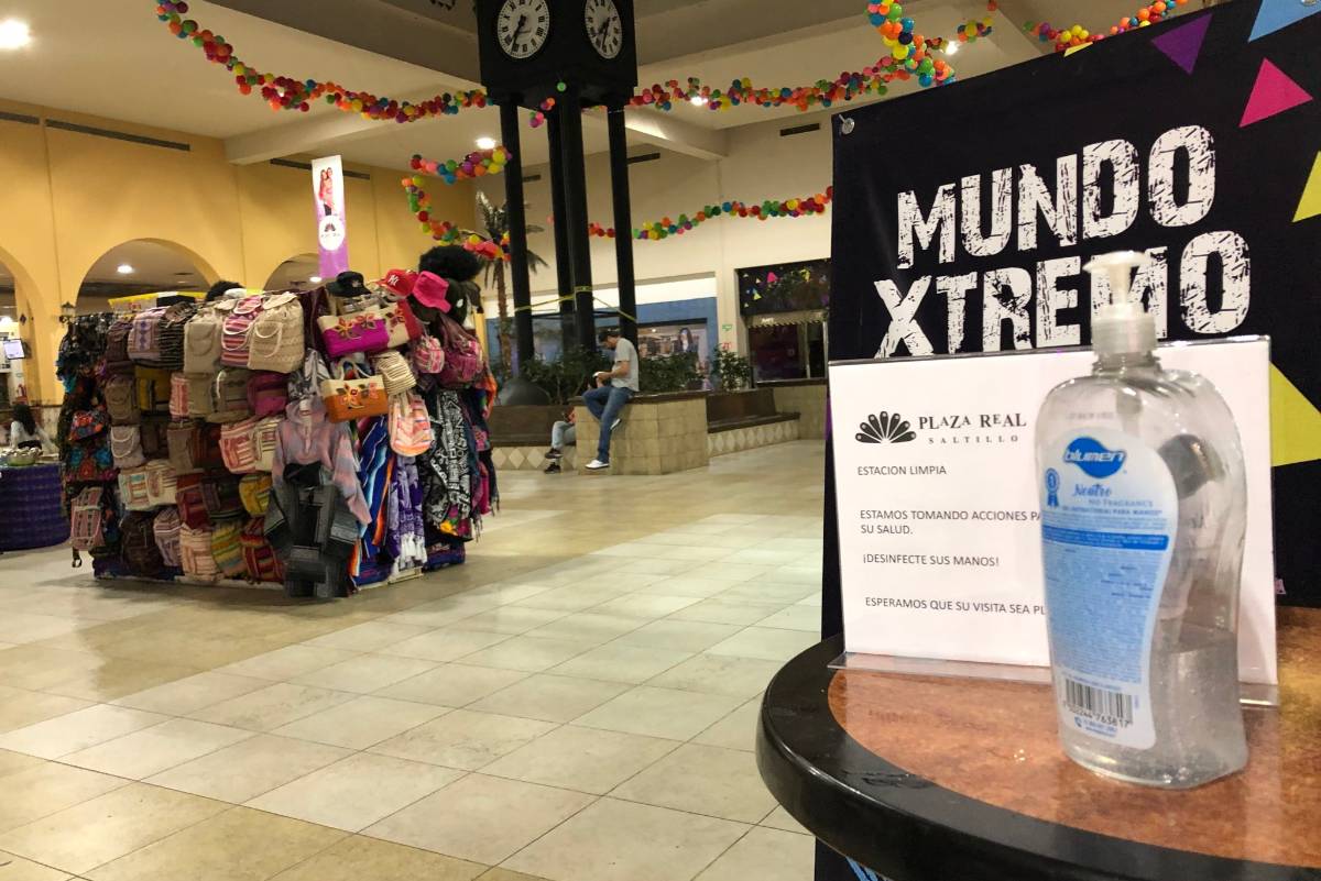 Coronavirus: Tiendas de Saltillo acatan medidas contra COVID-19