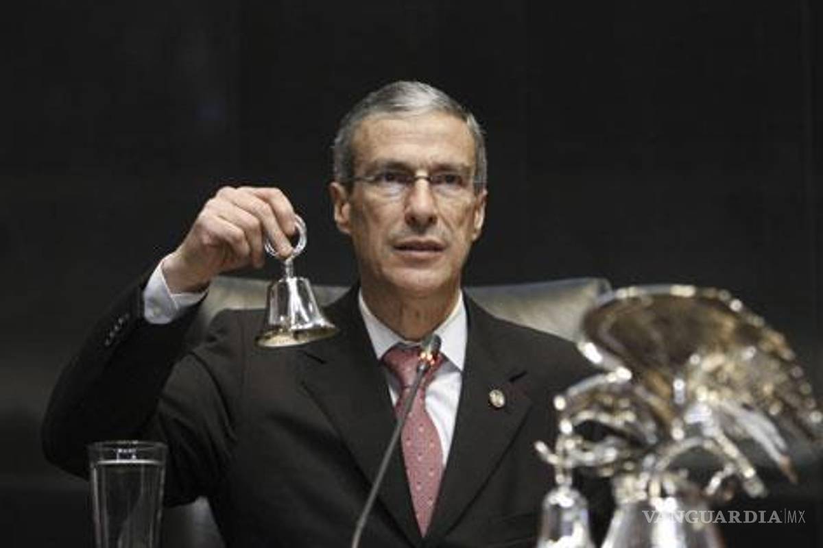 Morfín llama a frenar y regular deuda de estados
