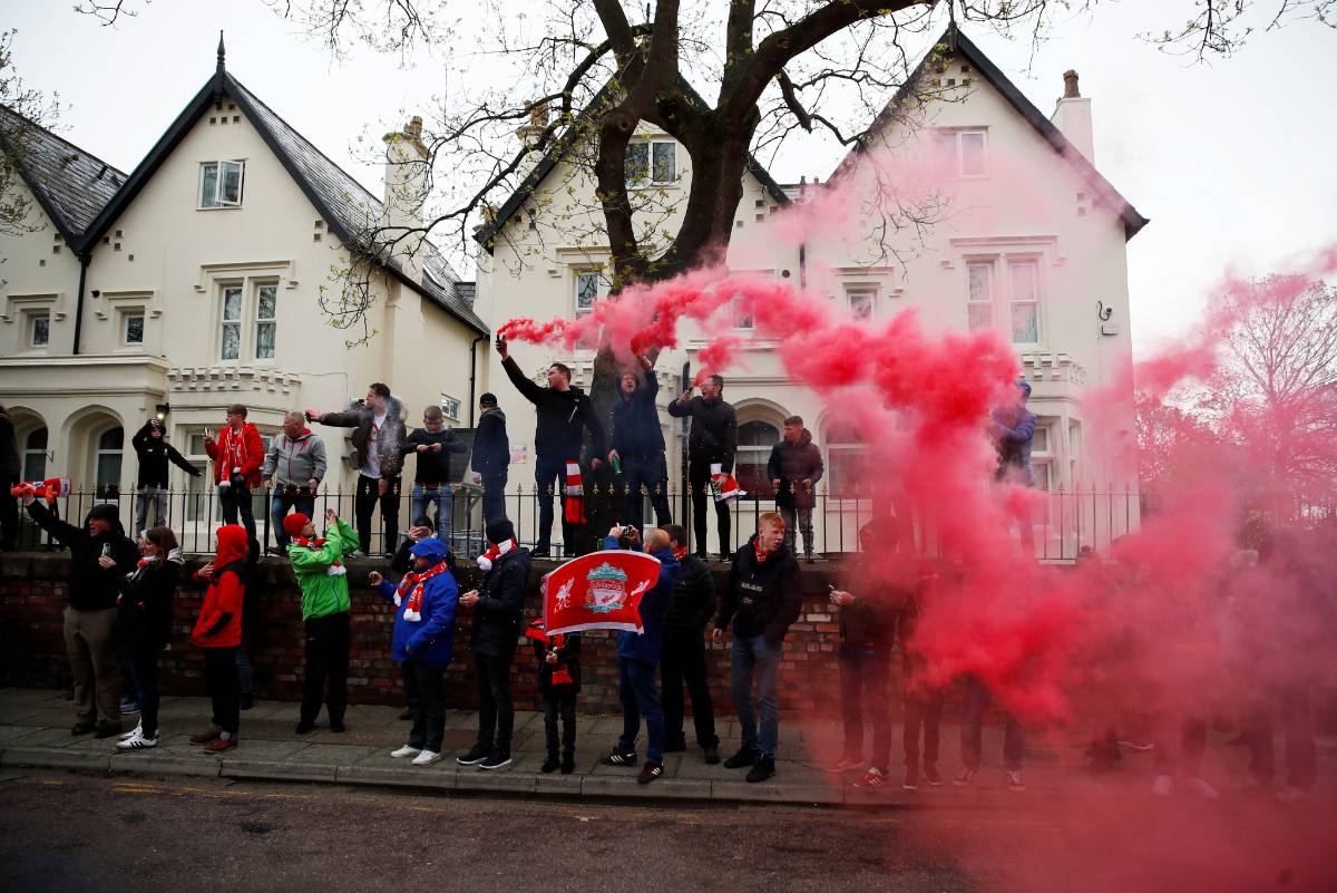 Hooligans del Liverpool hacen desmanes en Barcelona