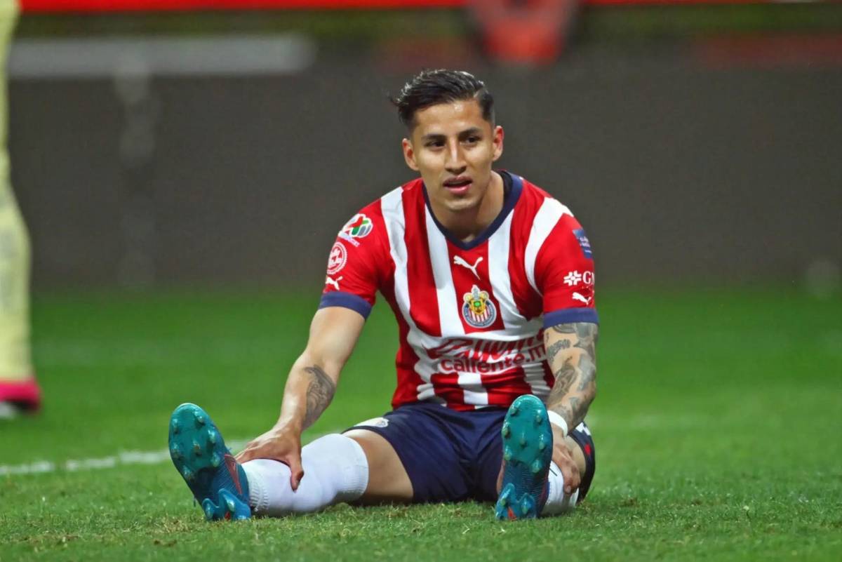 Carlos Cisneros se perderá el Apertura 2023 con las Chivas