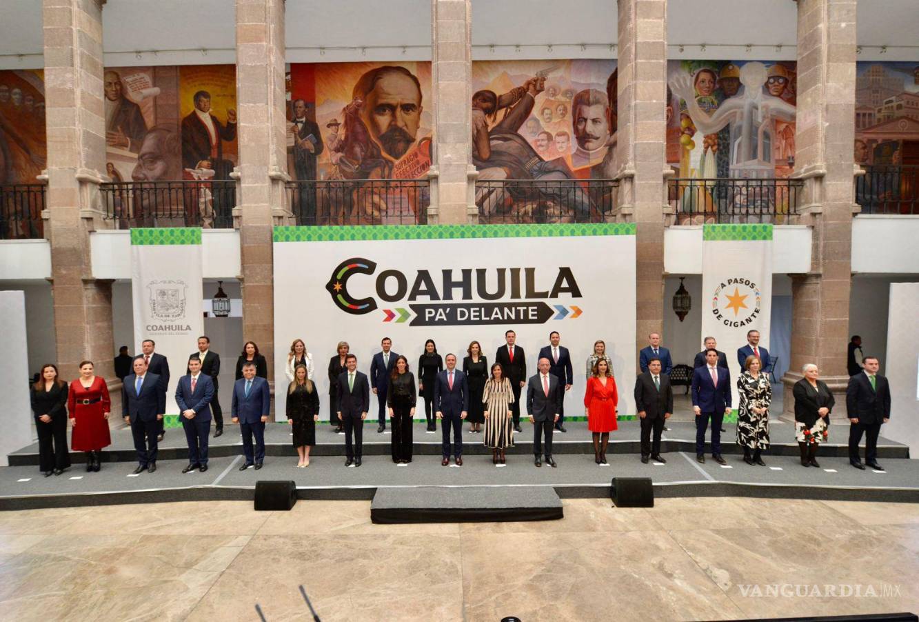 Presenta Manolo Jiménez a su gabinete y da a conocer imagen del Gobierno de Coahuila